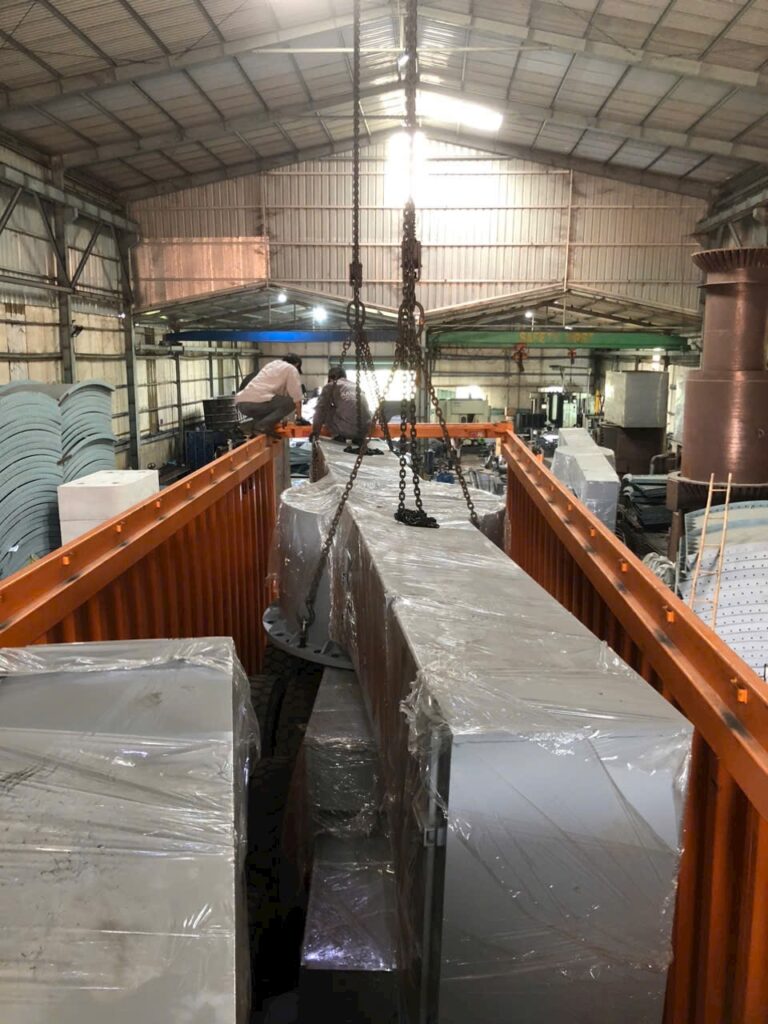 Interlink vận chuyển máy móc nguyên khối trên cont open top – Interlink